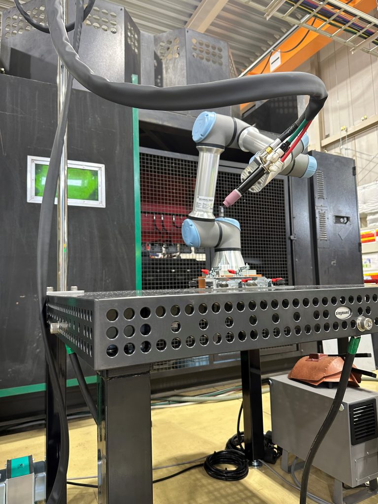 【設備紹介】UNIVERSAL ROBOTS UR5e 導入 – 株式会社ケイテイエフ